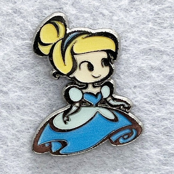 Disney | Jewelry | 525 Disney Cinderella Cutie Pin | Poshmark